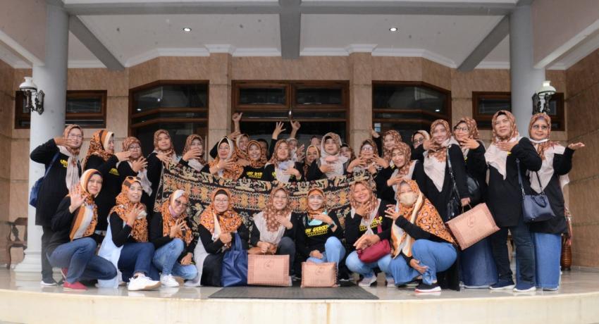 DWP UNY Melakukan Kunjungan Industri Ke Kabupaten Jepara | Universitas ... DWP UNY Melakukan Kunjungan Industri Ke Kabupaten Jepara | Universitas ...